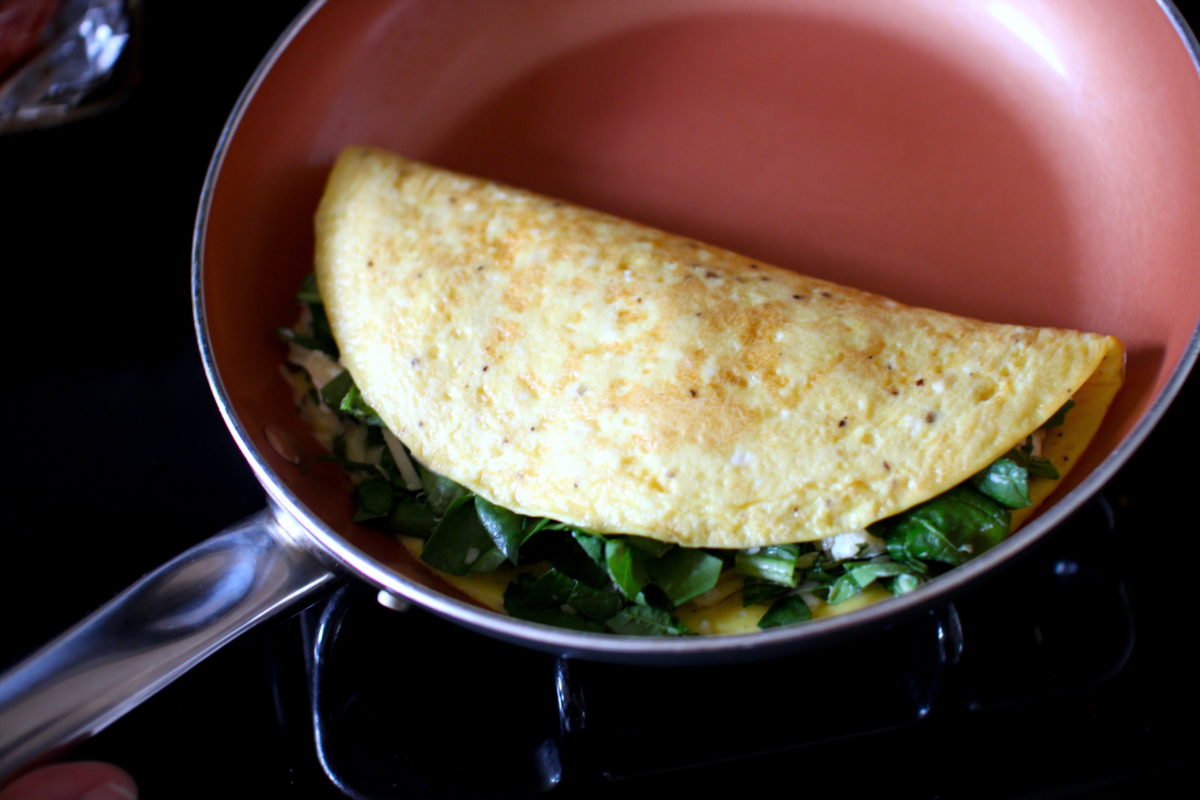 Cheesy Spinach Omelette Recipe | Immoderate Makings